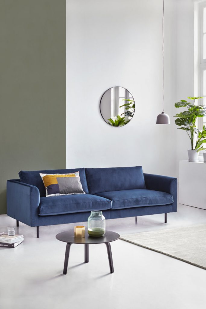 Blauwe velours bank van Nederlands label By SIDDE - Shopinstijl.nl